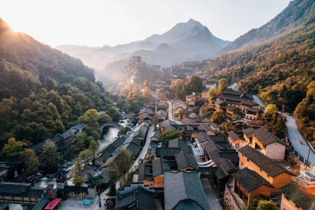 Discover Explore Jiangxi Wangxian Cliff Village & Xianju Ruyi Bridge ...